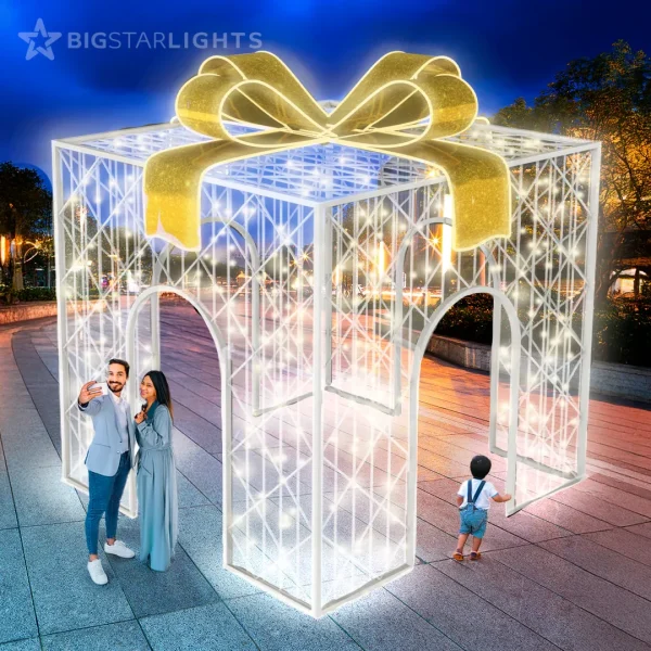 Present Sculpture - Outdoor Store